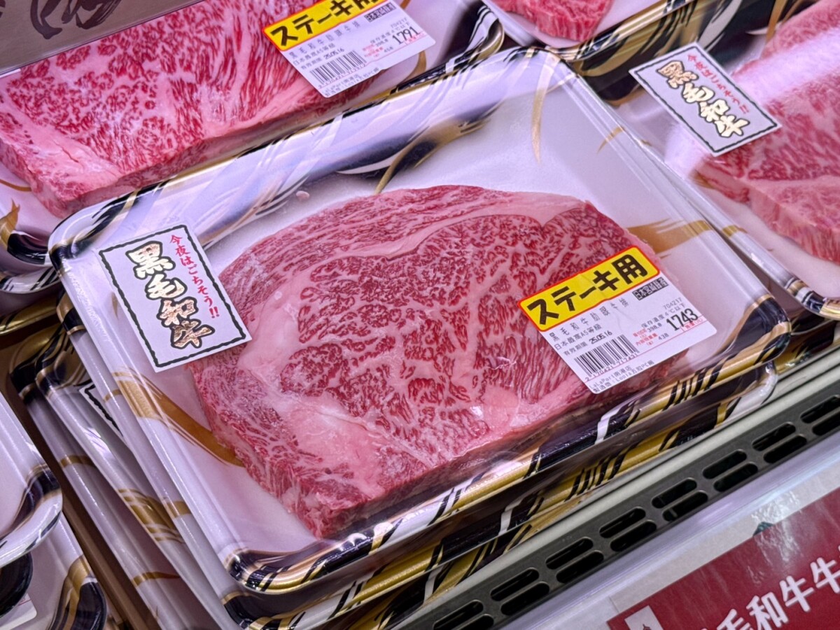 【2026 LOPIA南港店全攻略】15大必買推薦！爆漿起司蛋糕、A5和牛、獨家熟食一次看！